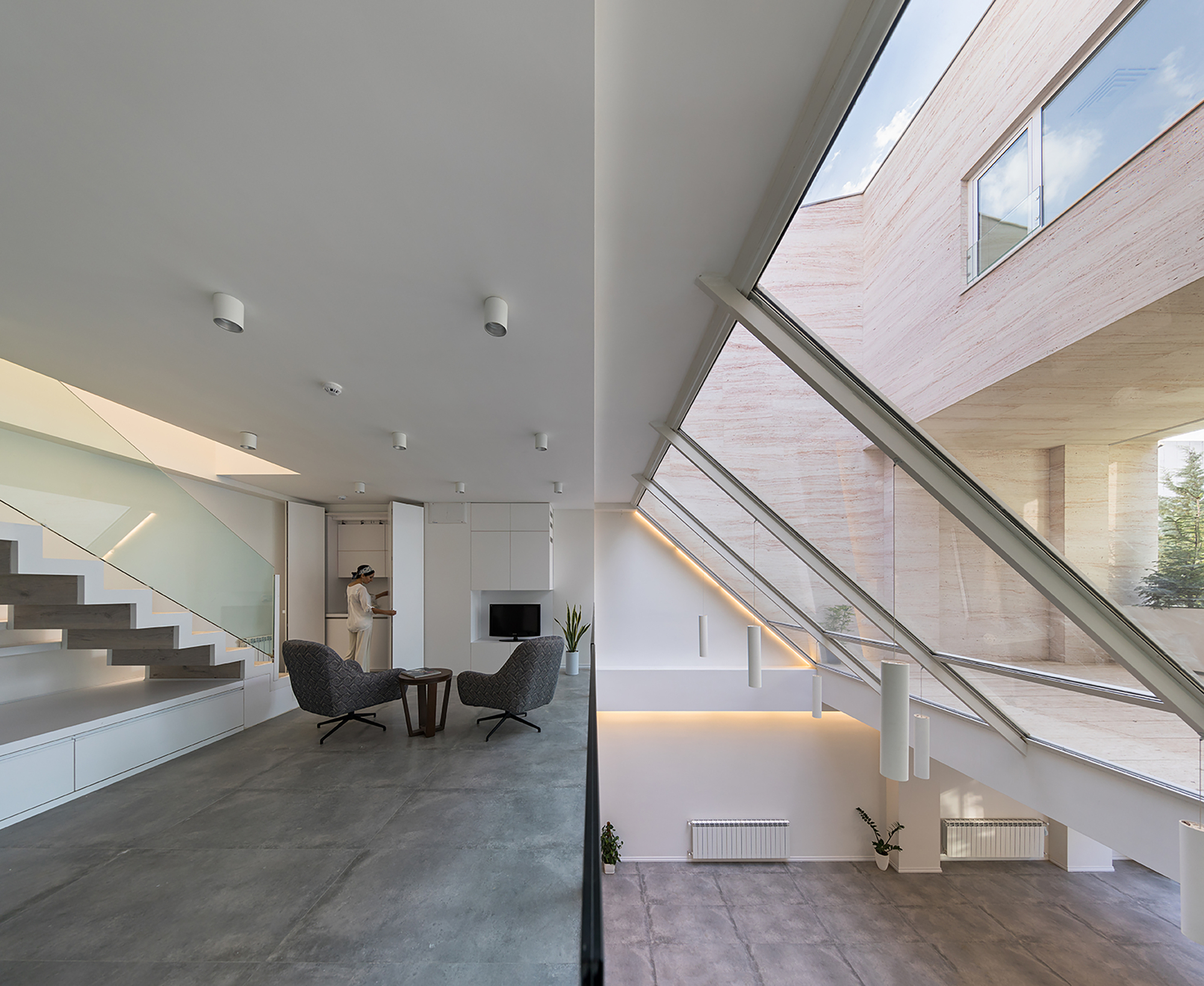 Gallery of Inside Out House / MA Office - 10