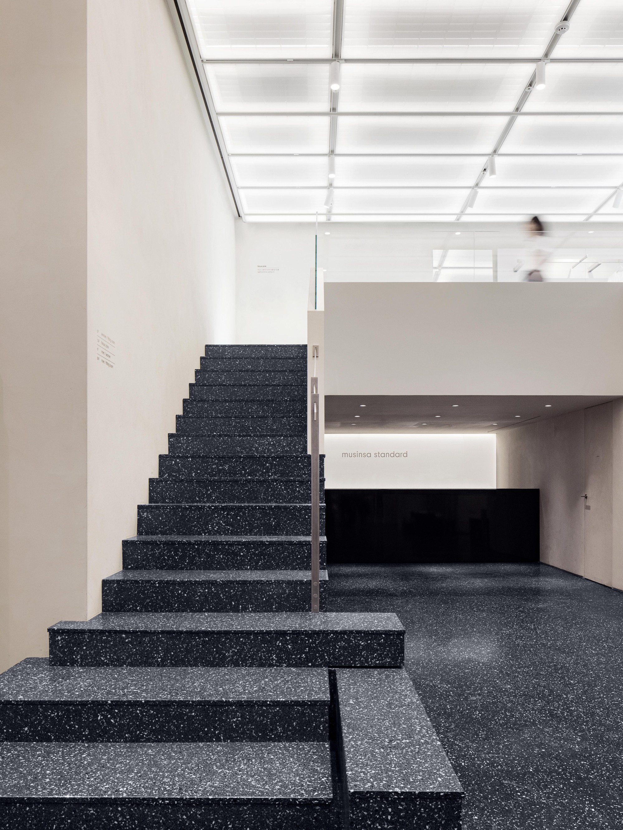 Gallery of Musinsa Standard Store / LABOTORY - 2