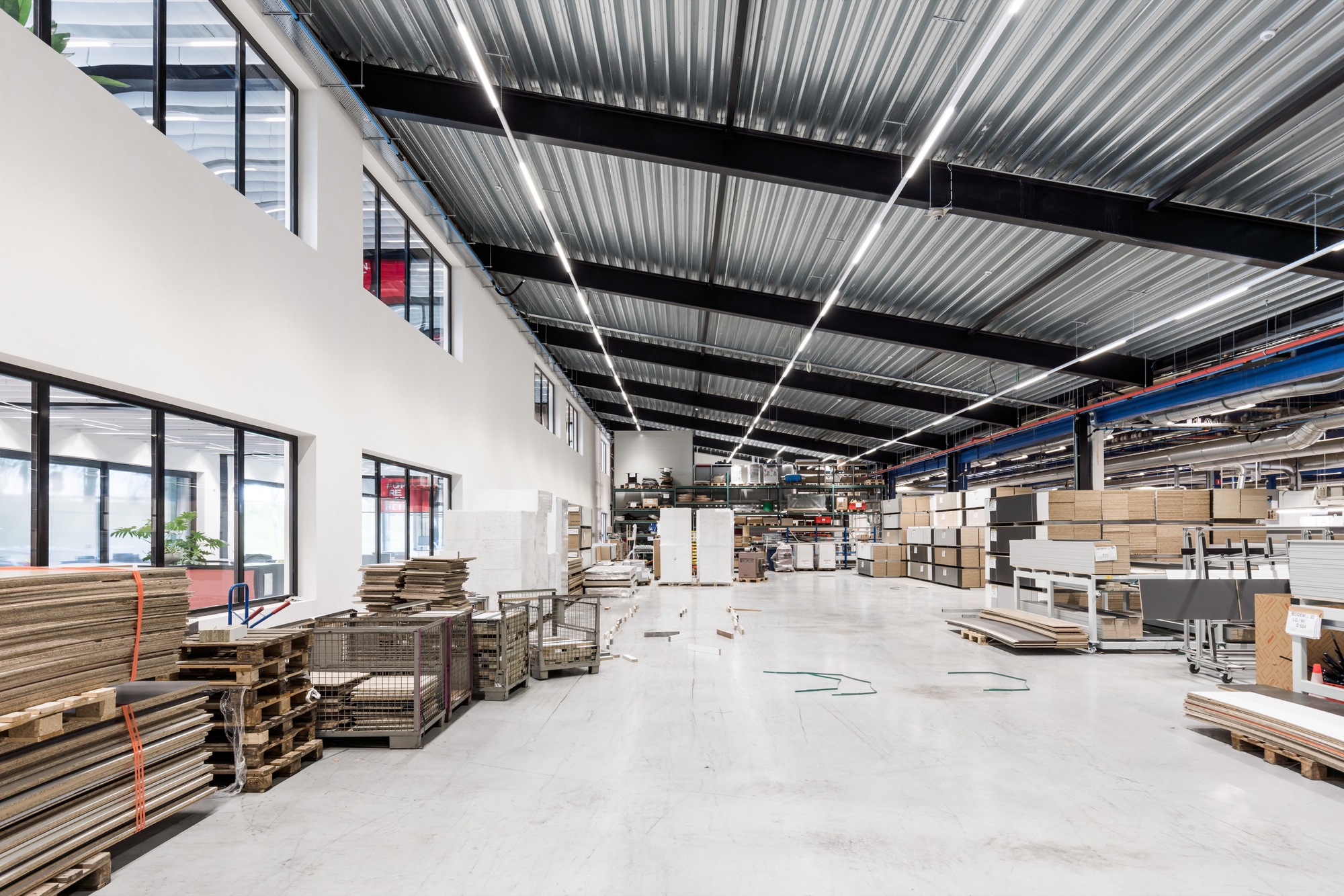 Gallery of Van Hoecke Offices & Production Hall / B-architecten - 24