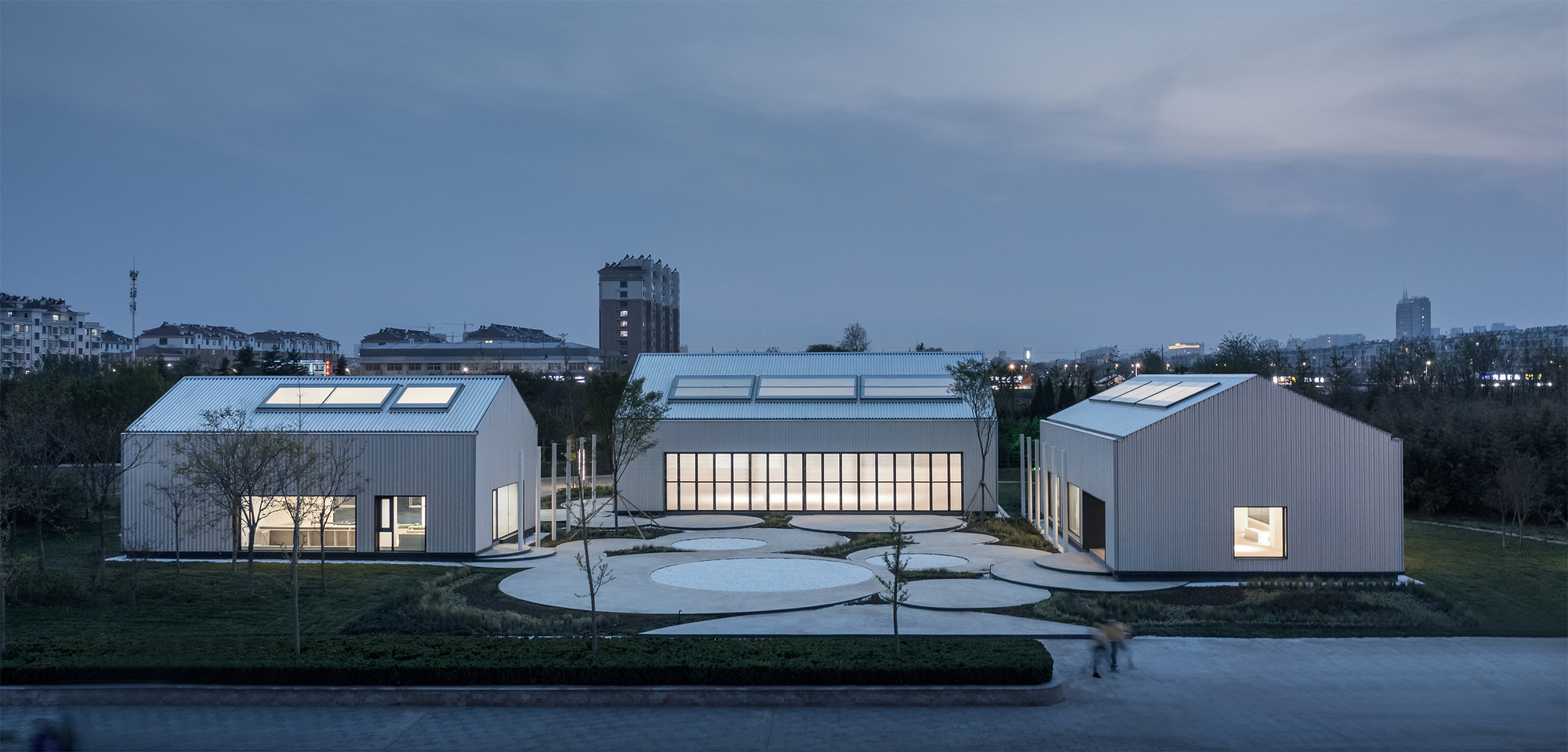 Gallery of Auxiliary Building Renovation along Zhu River / Xband ...