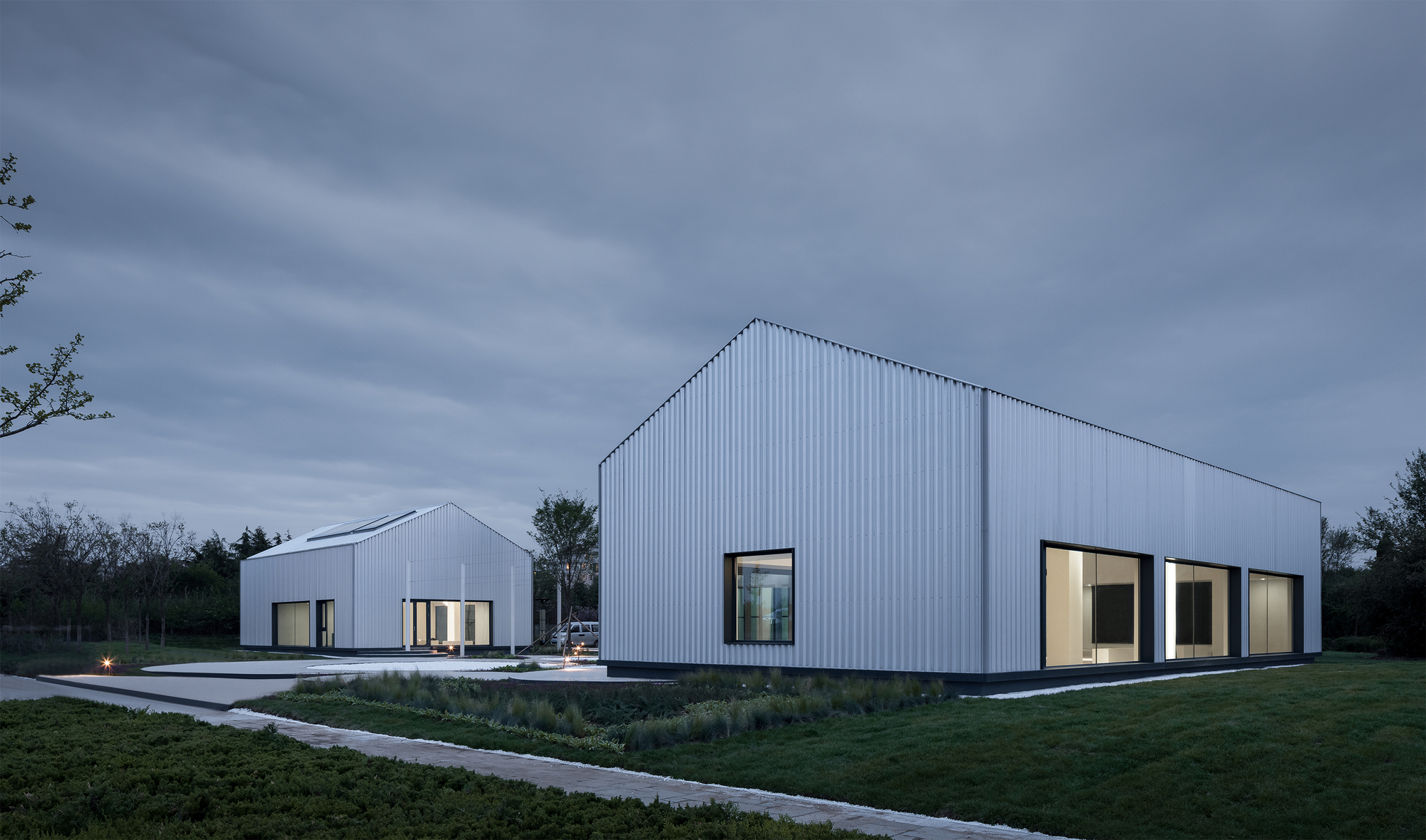 Gallery of Auxiliary Building Renovation along Zhu River / Xband ...