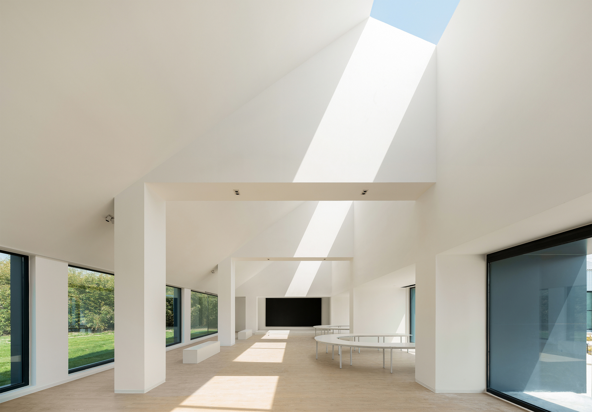 Gallery of Auxiliary Building Renovation along Zhu River / Xband ...