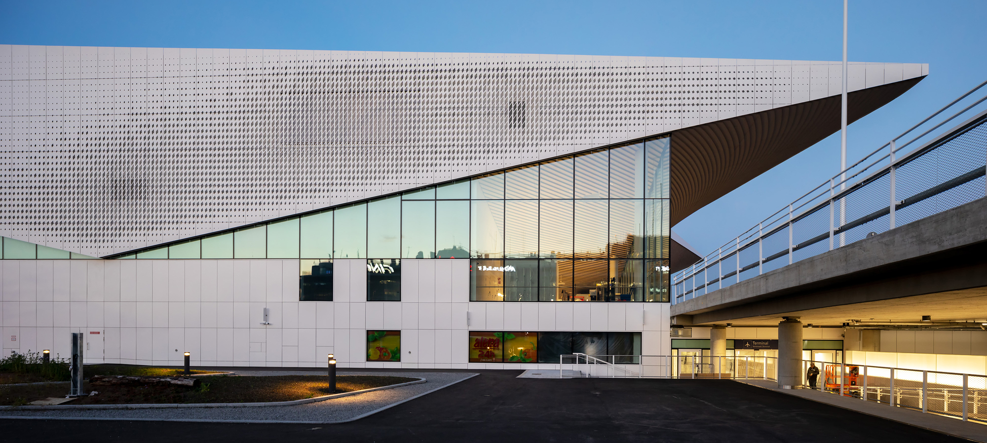 Gallery of Helsinki Airport Extension / ALA Architects - 9