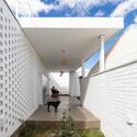 Malaika House / BEarq + BUDA + DOSarq + SRO arquitectura | ArchDaily