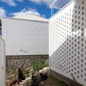Malaika House / BEarq + BUDA + DOSarq + SRO arquitectura | ArchDaily