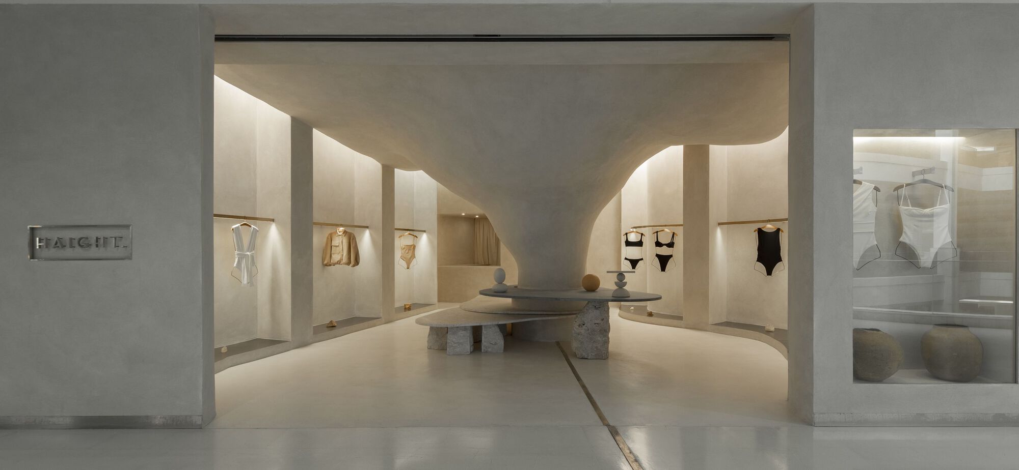 Gallery of Haight Clothing Store / AIA Estúdio + Raphael Tepedino - 14