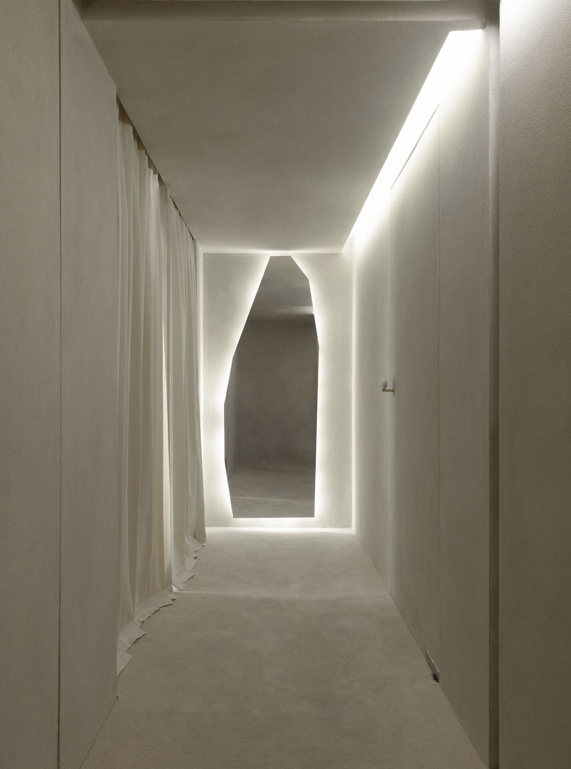 Gallery of Haight Clothing Store / AIA Estúdio + Raphael Tepedino - 4