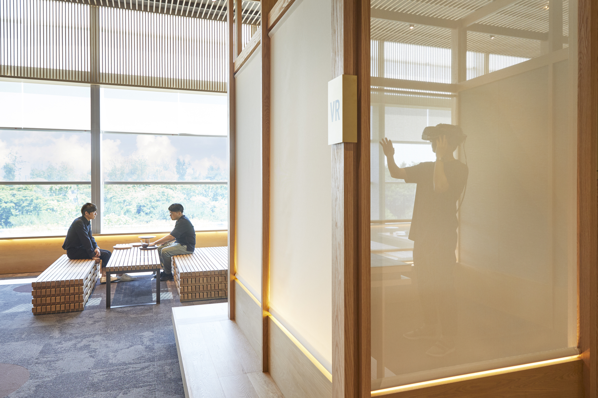 Gallery of Immersive Digital Gallery / Listen Communication - 16