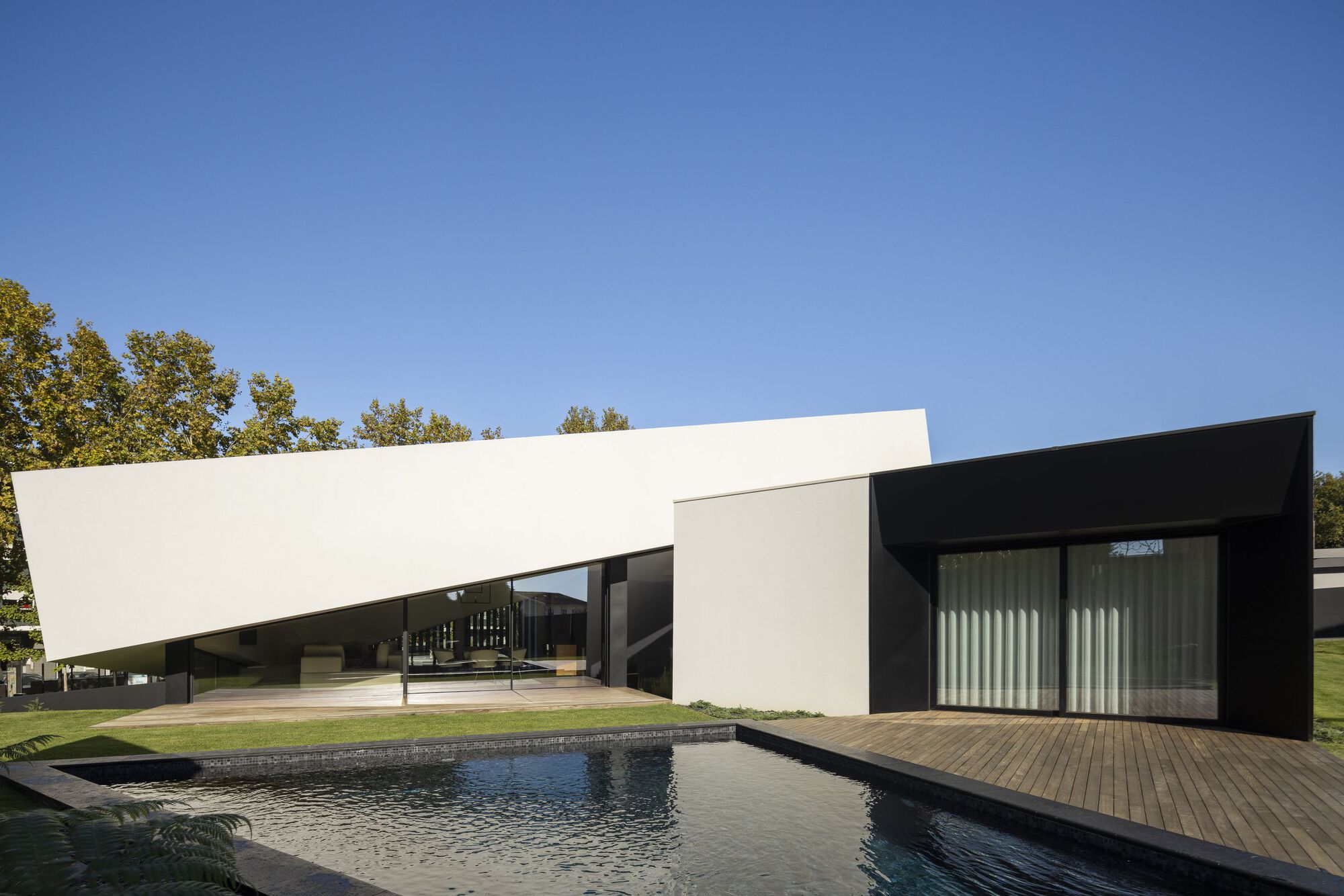 Gallery of Tilt House / MUTANT Architecture & Design - 6