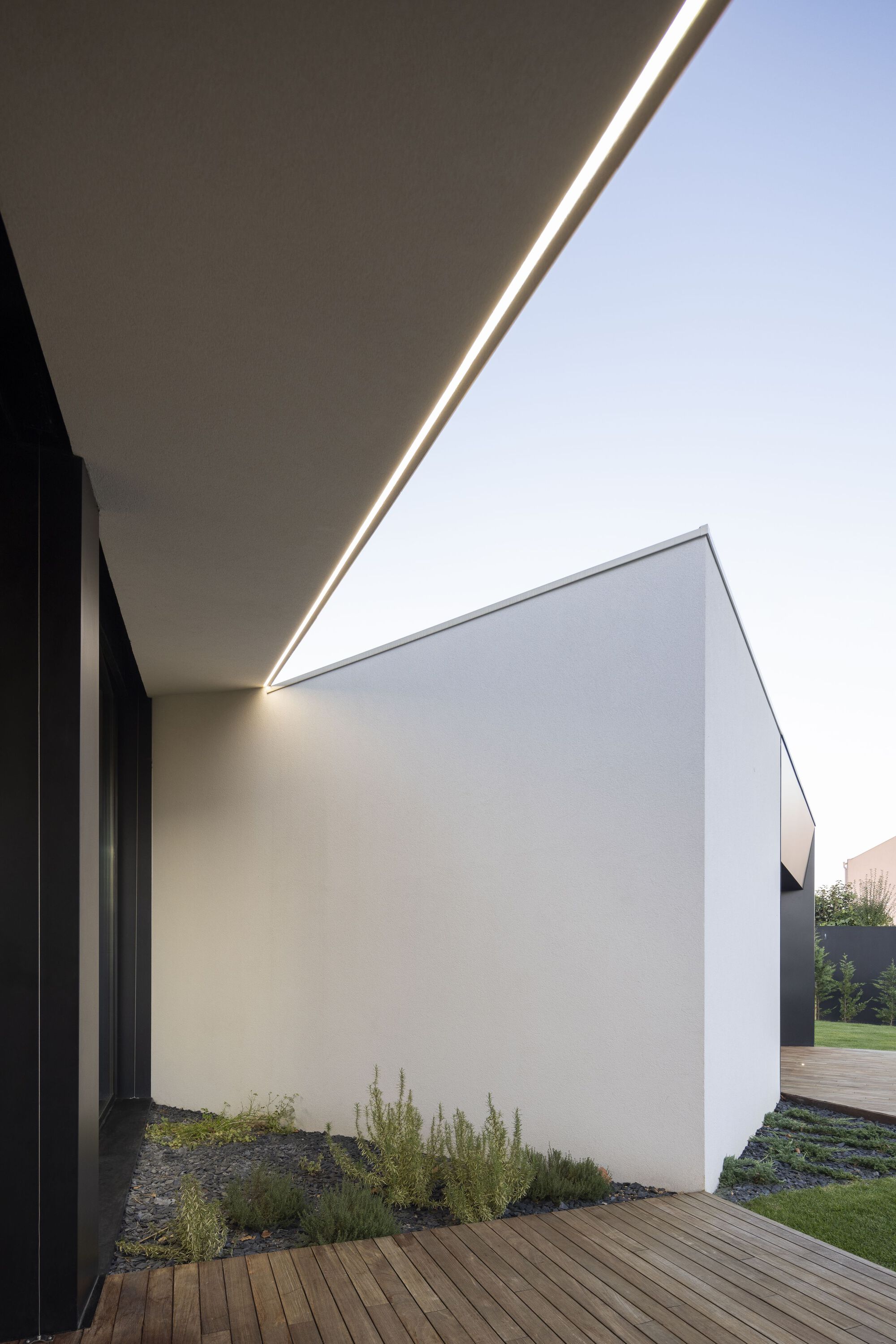 Gallery of Tilt House / MUTANT Architecture & Design - 20