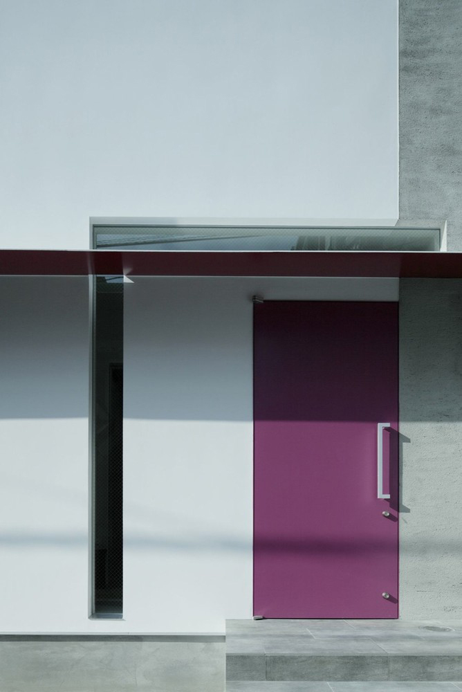 Galeria de Como escolher a porta de entrada de uma casa? - 32