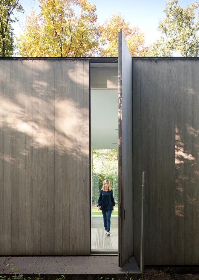 Gallery of How to Choose the Front Door of a House? - 33