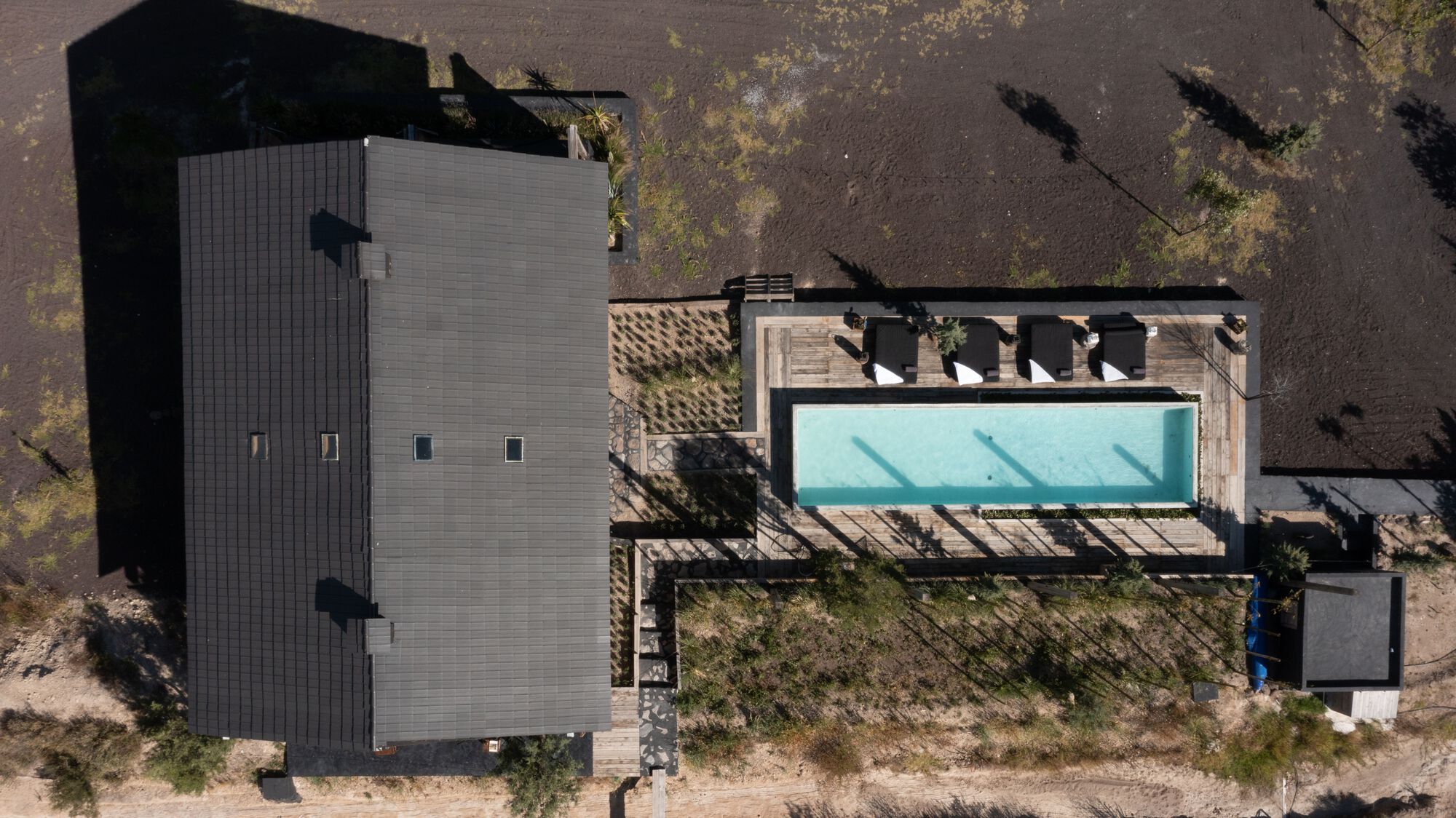 Gallery of Nakamura House / Fausto Terán + Toro - 6