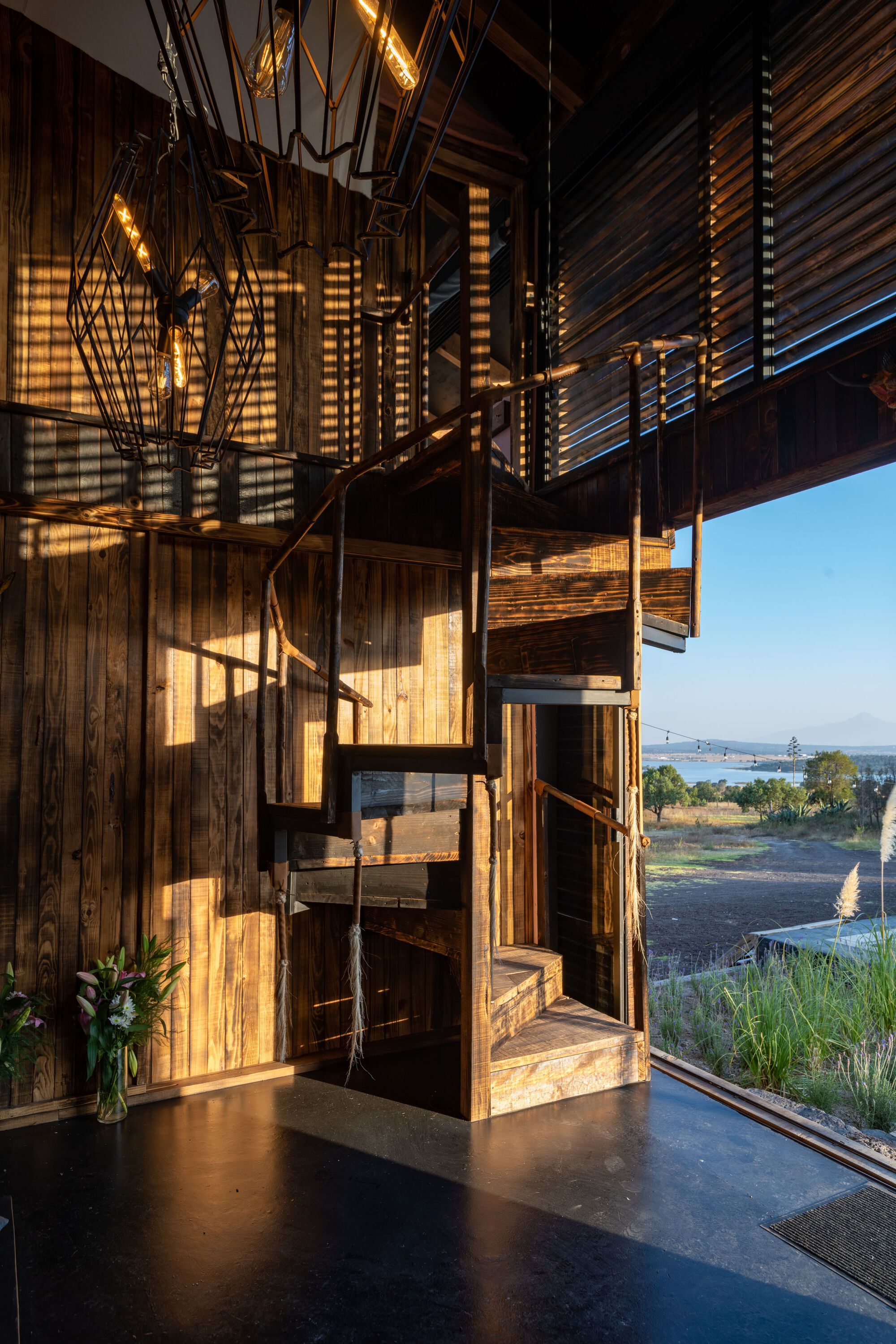 Gallery of Nakamura House / Fausto Terán + Toro - 15