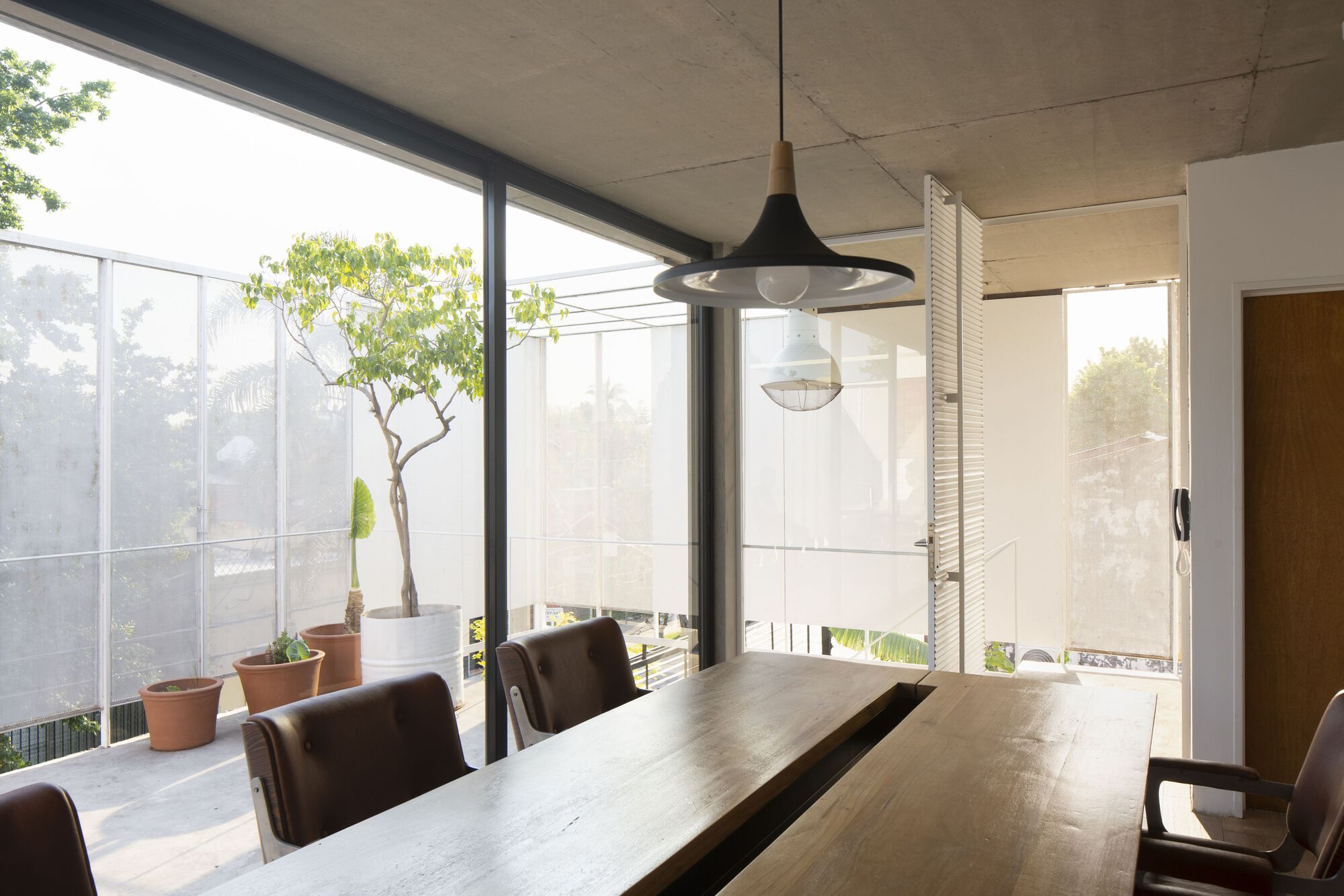 Galería de Complejo 8 casas / Estudio Mola - 12