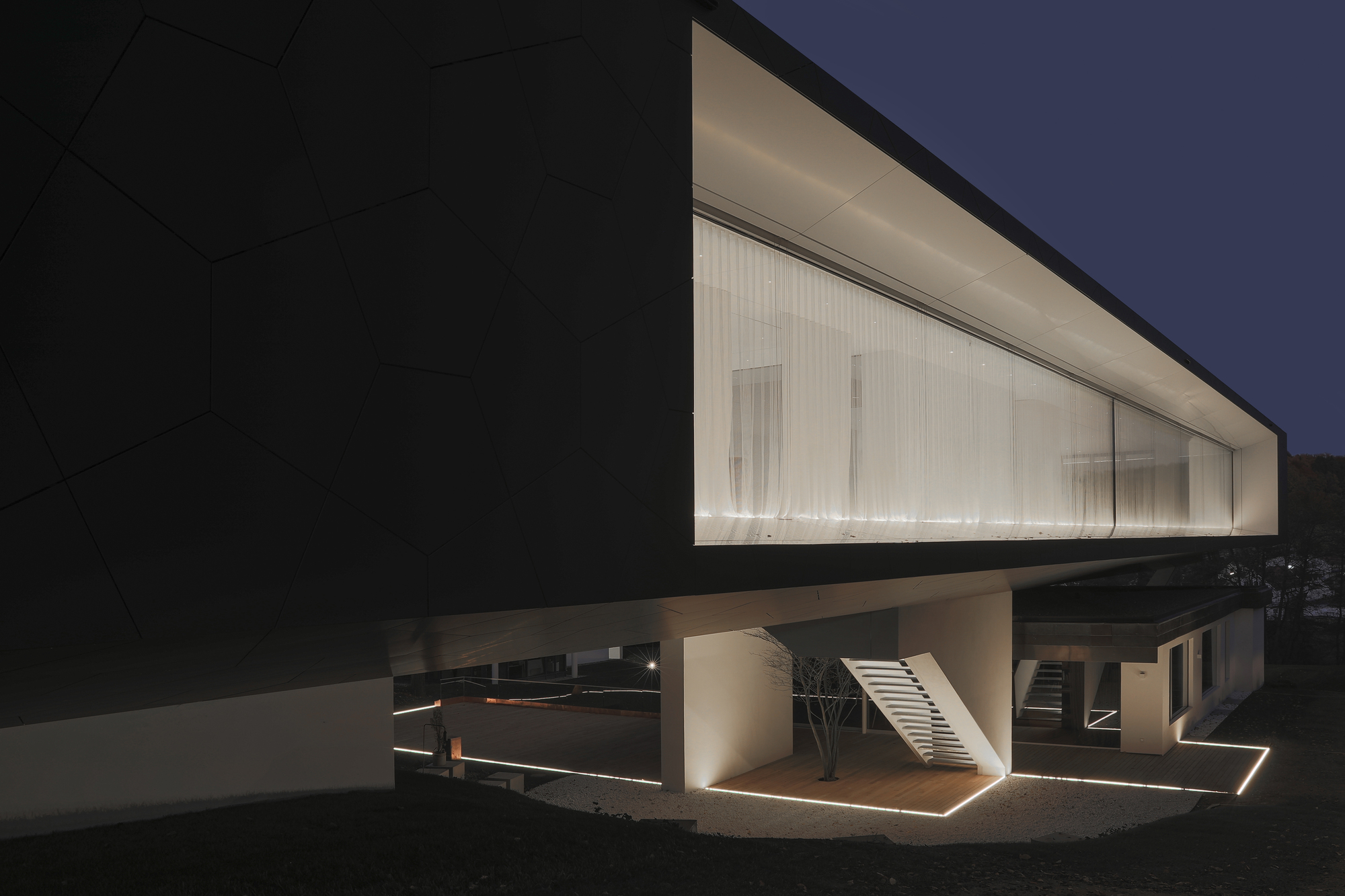 Gallery of From Rigid to Flexible Spaces: Redefining the Boundaries of ...