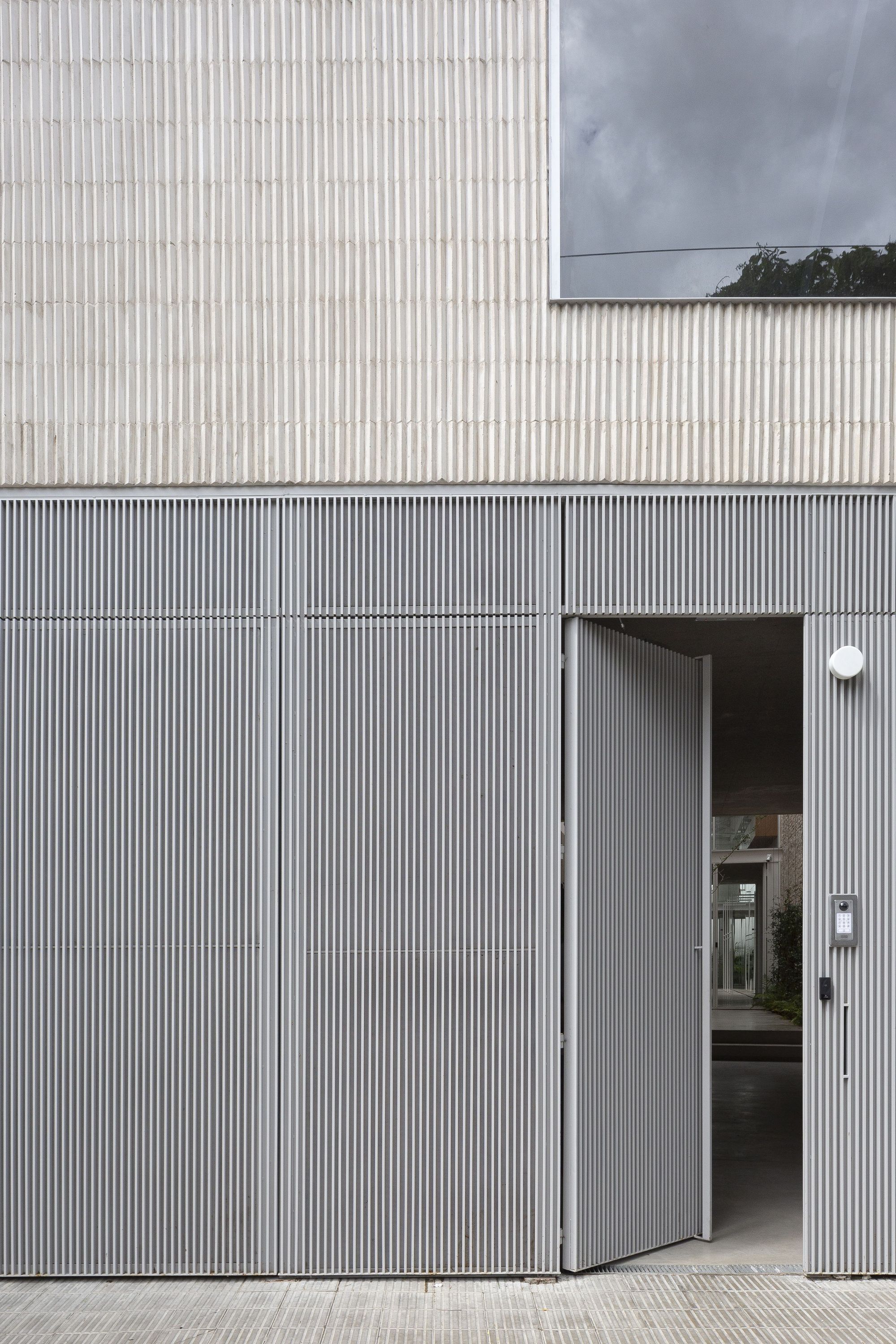 Gallery of Niceto Office and Showroom / Ana Smud y Daniel Zelcer ...