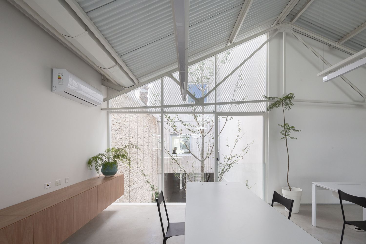 Gallery of Niceto Office and Showroom / Ana Smud y Daniel Zelcer ...