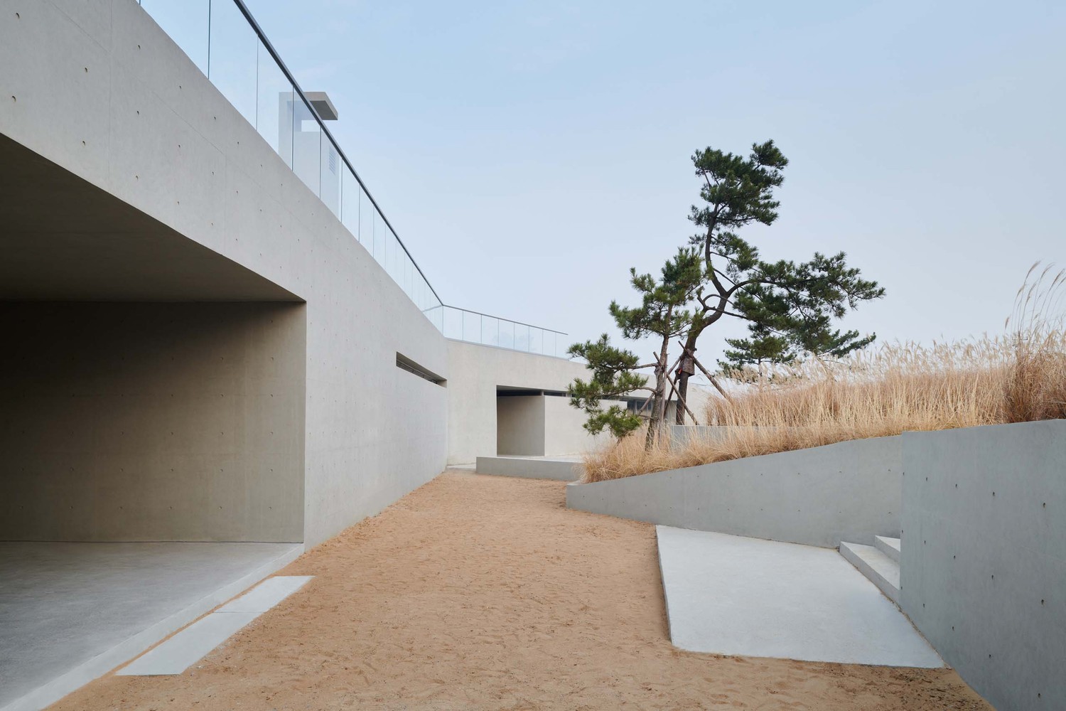 Gallery of Seaside Zigzag Building / TAO - Trace Architecture Office - 14