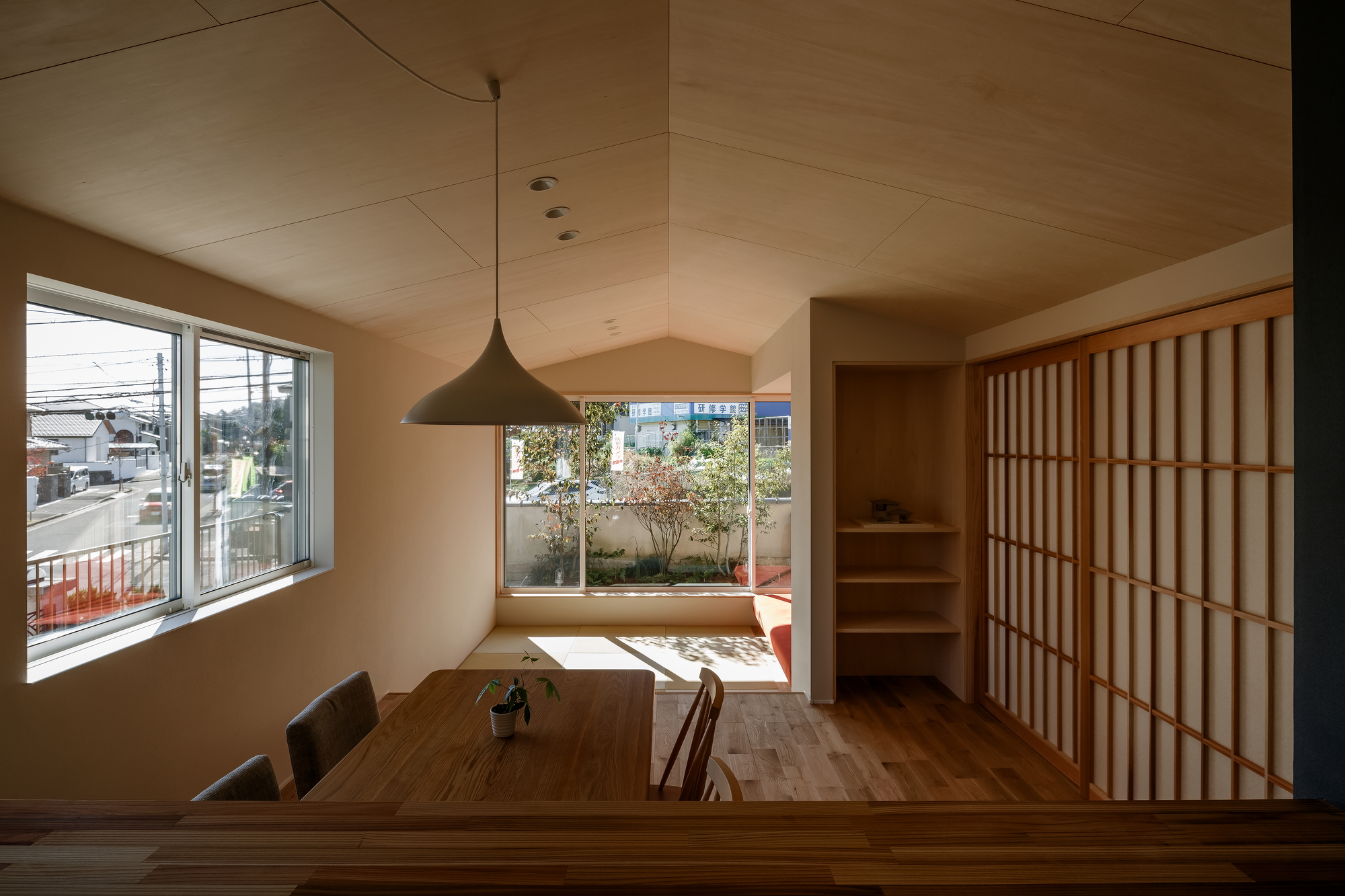 Gallery of Ikoma House / Hearth Architects - 18