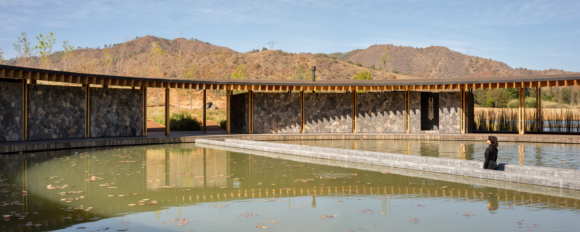 Galería de Casa club Valle San Nicolás / Sordo Madaleno Arquitectos - 22