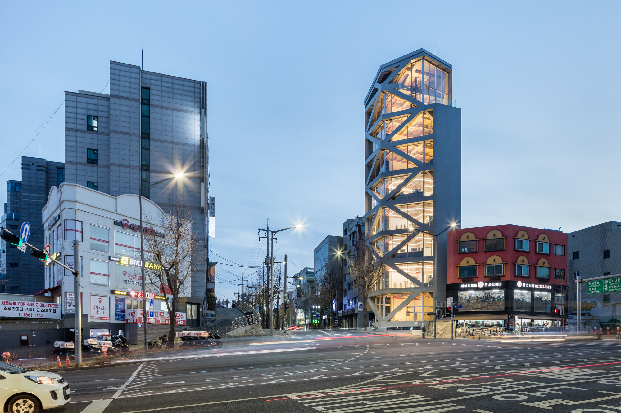 Gallery of Brace Building / LIFE Architects - 14