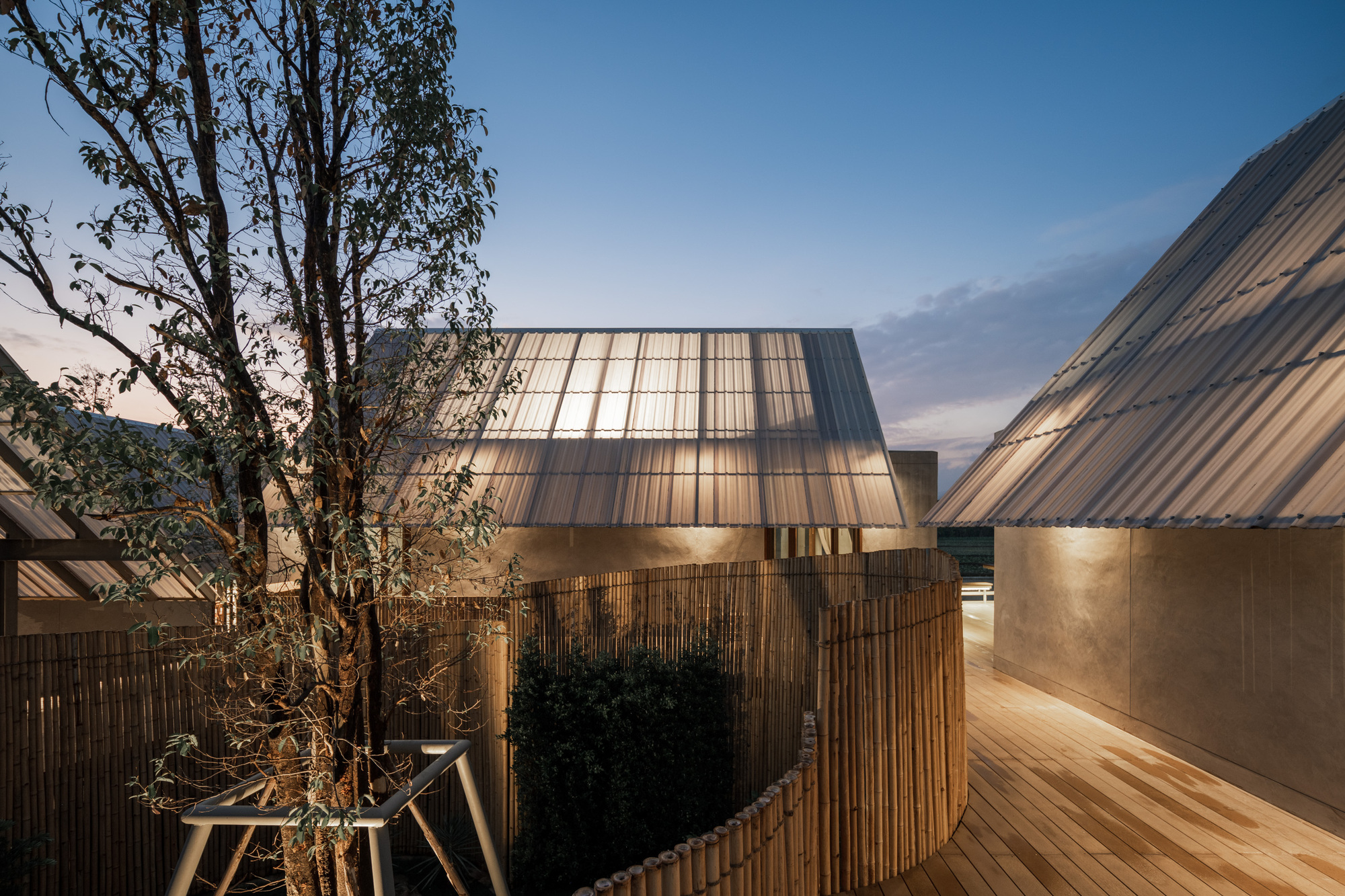 Gallery of Baan Hom Din House / TA-CHA Design - 5