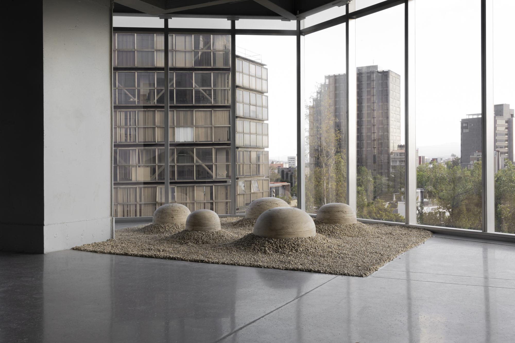 Galería de MASA Gallery presenta piezas de Frida Escobedo y Héctor ...