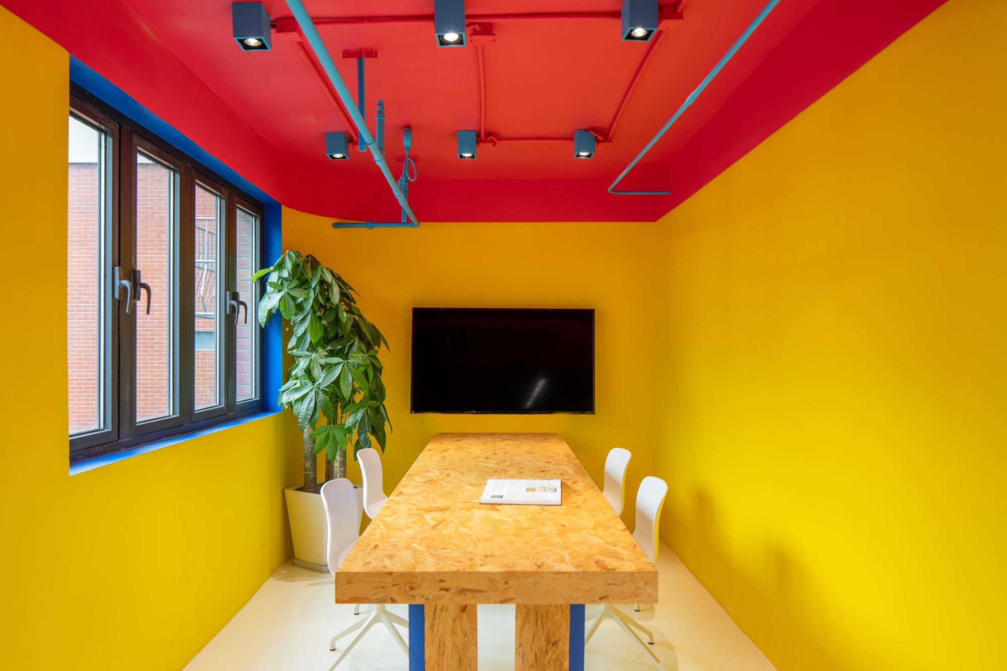 Gallery of Colorful Design Studio / LZArchitects - 13