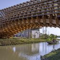 Timber Bridge in Gulou Waterfront / LUO studio | ArchDaily