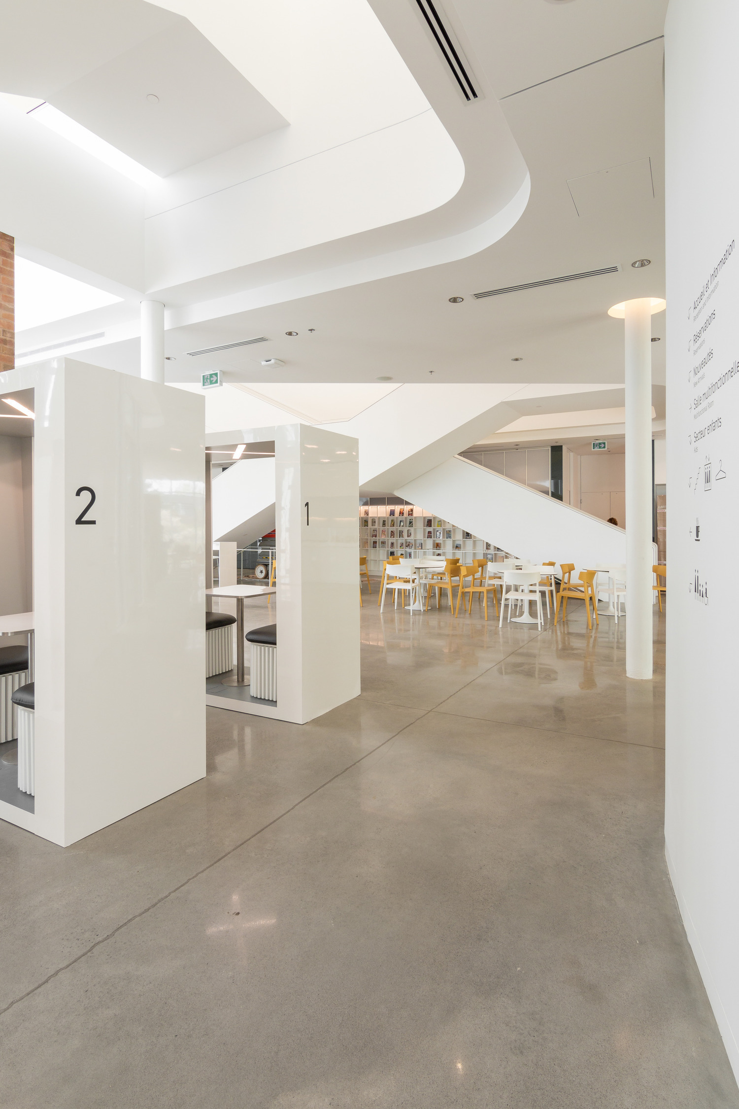 Galeria de Biblioteca Pública Pierrefonds / Chevalier Morales ...