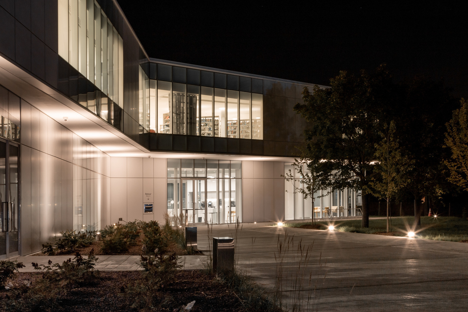 Gallery of Pierrefonds Public Library / Chevalier Morales Architectes ...