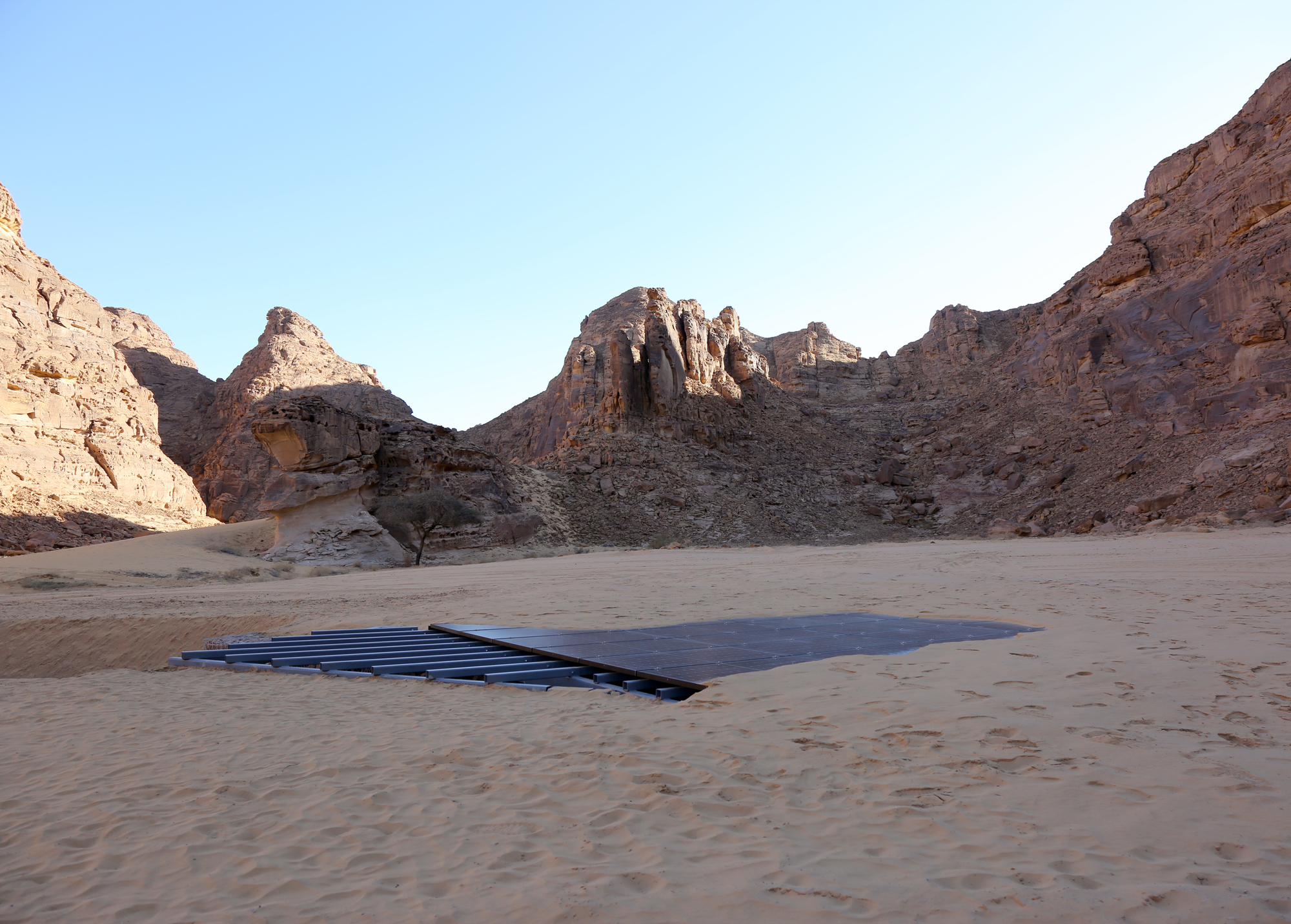 Gallery of Under the Same Sun Installation / Stephanie Deumer - 12