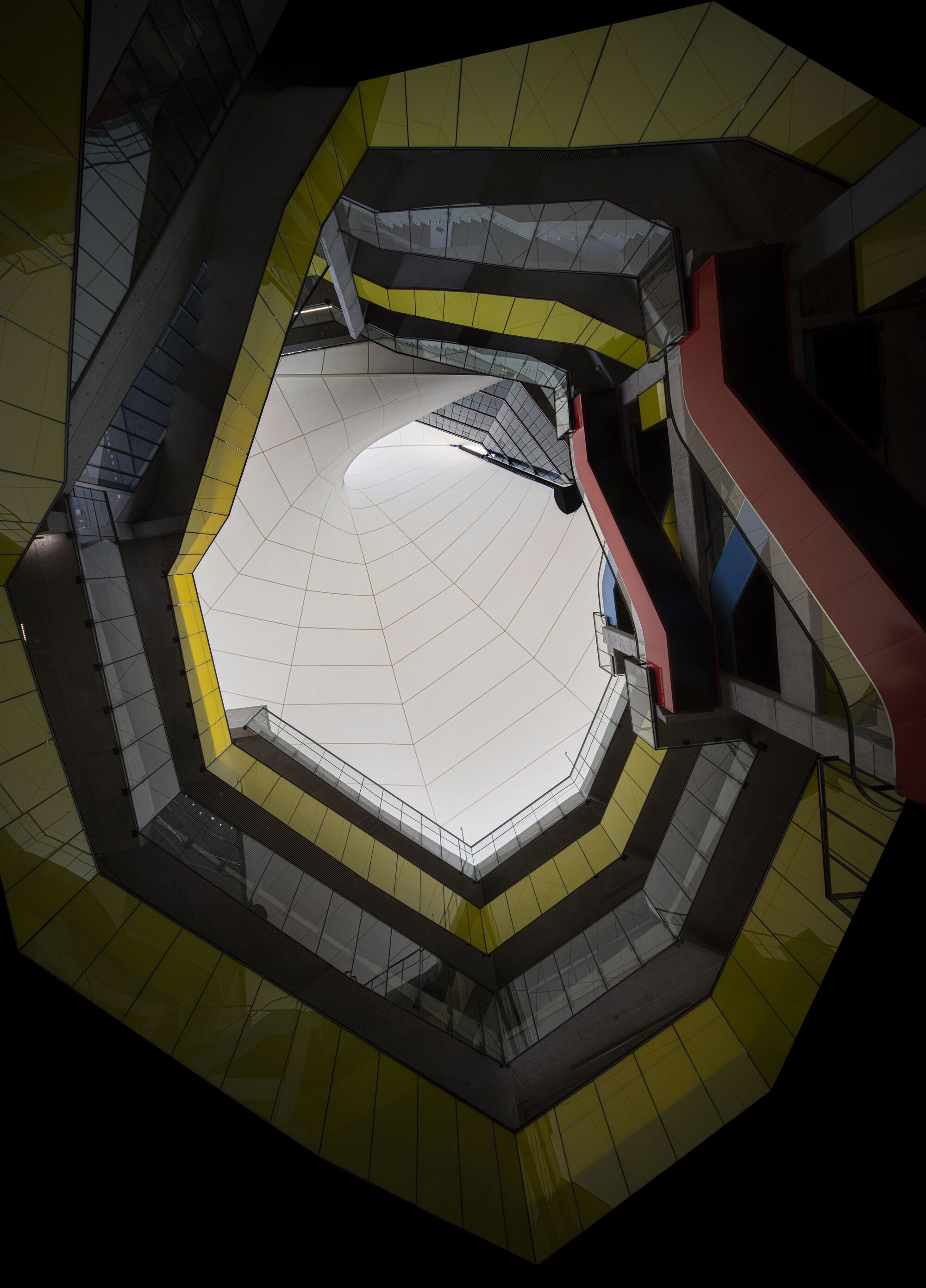 画廊 楼梯漫步，圣地亚哥大学商业与经济学院 FAE / Marsino Arquitectura - 15