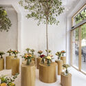 Designing With (And For) Flowers: Beauty and Sensitivity in 7 Flower ...