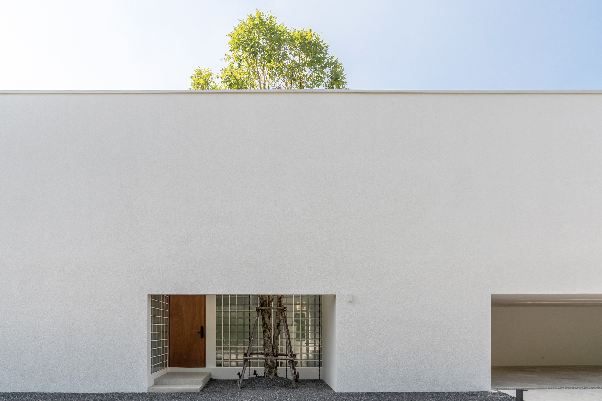 Gallery of House Between the Wall / AA+A Architect - 7