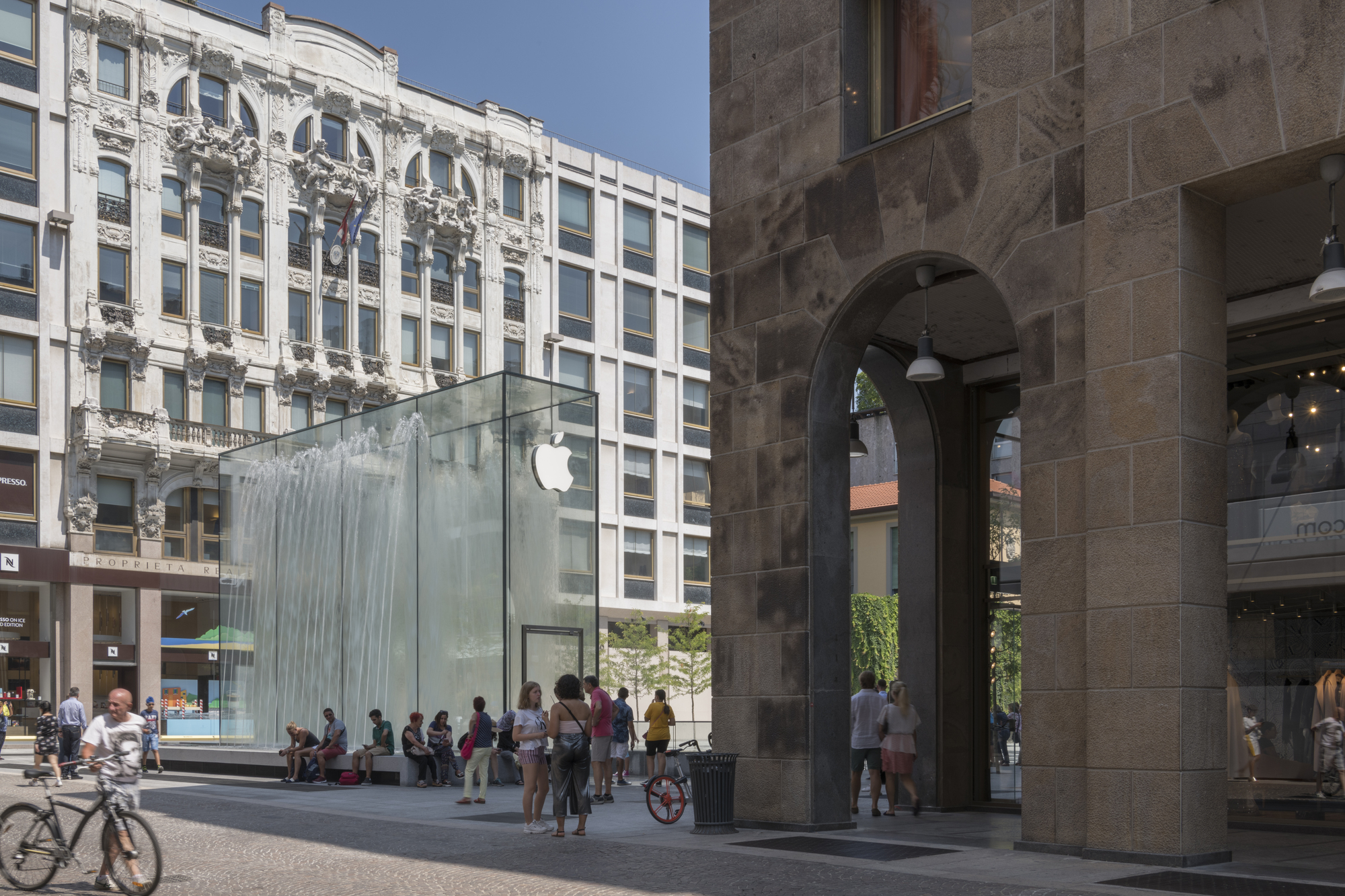 Galeria de Apple Piazza Liberty / Foster + Partners - 3
