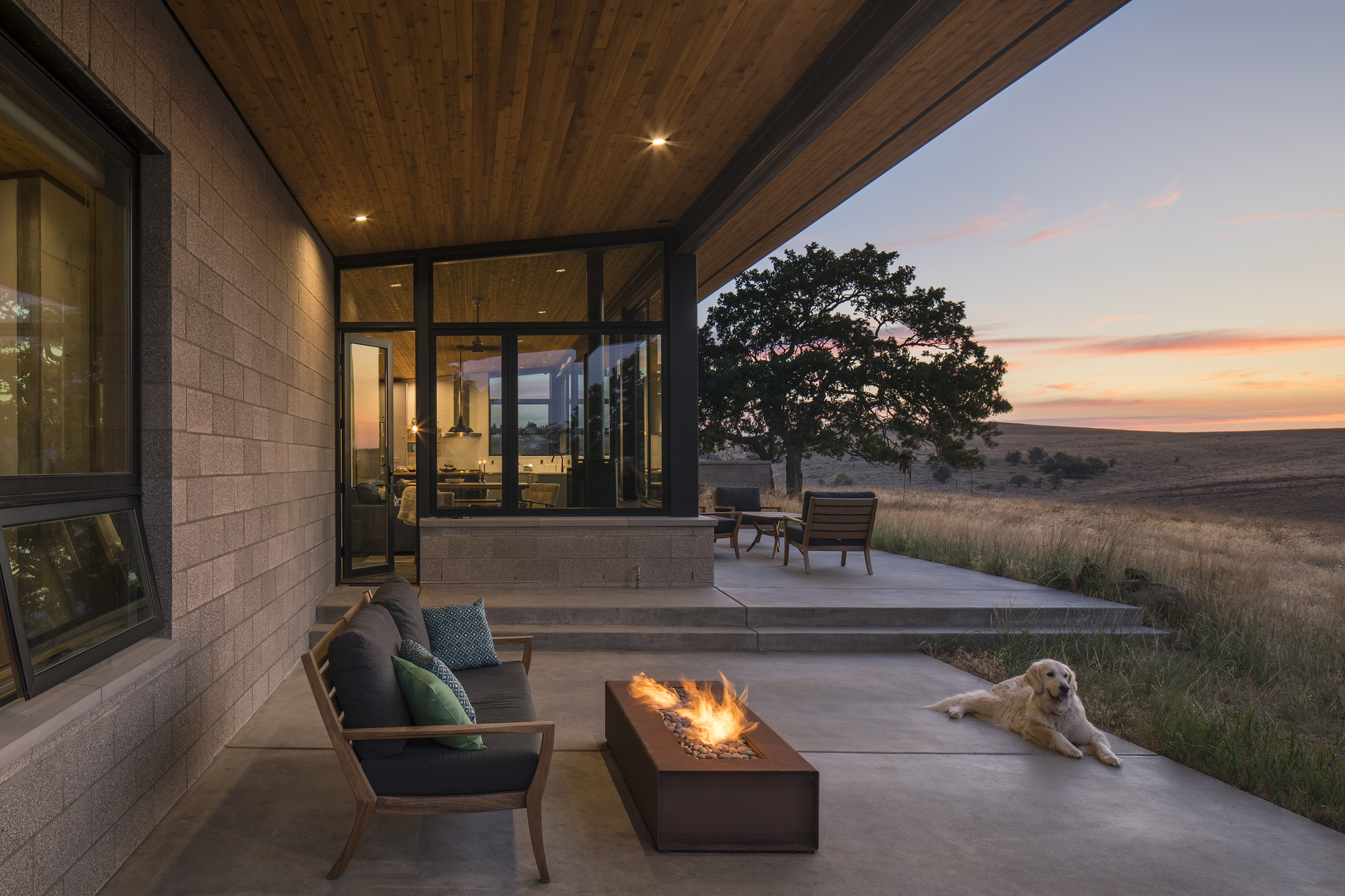 Gallery of High Prairie Residence / eb architecture + design - 16