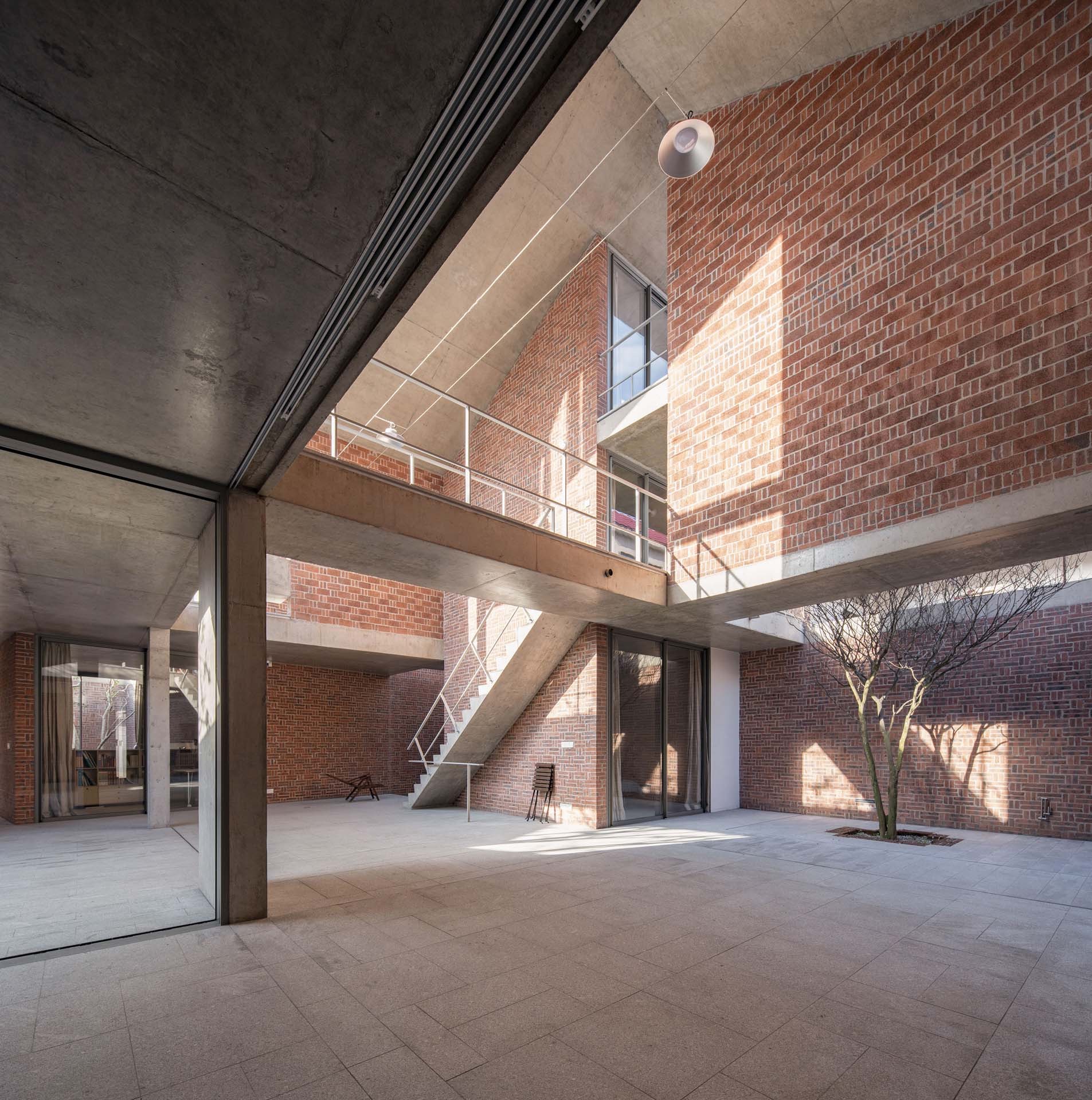 Gallery of Canton House / WAU Design - 10