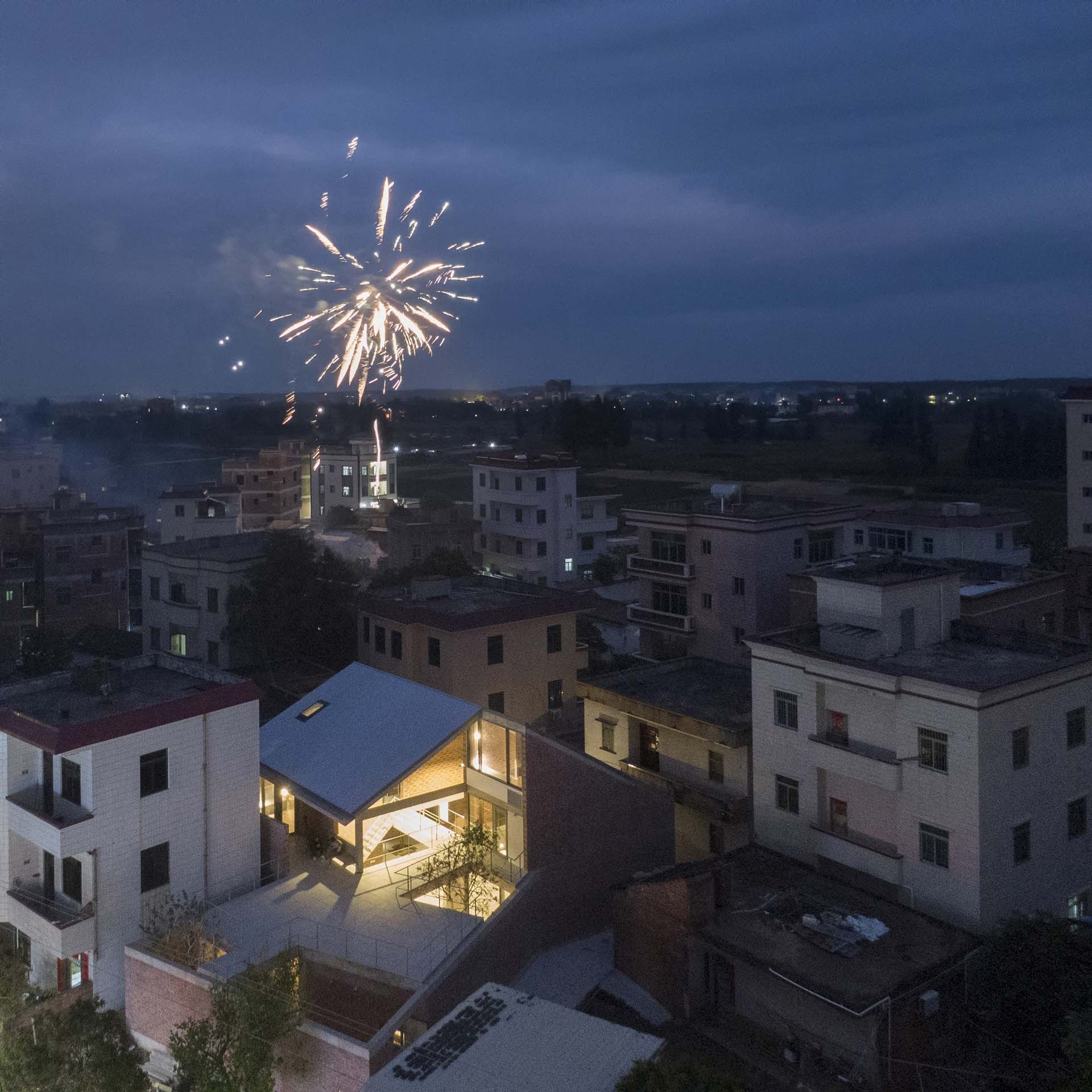 Gallery of Canton House / WAU Design - 6