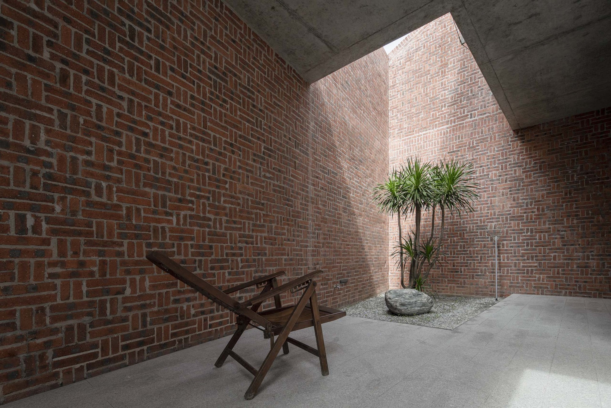 Gallery of Canton House / WAU Design - 14