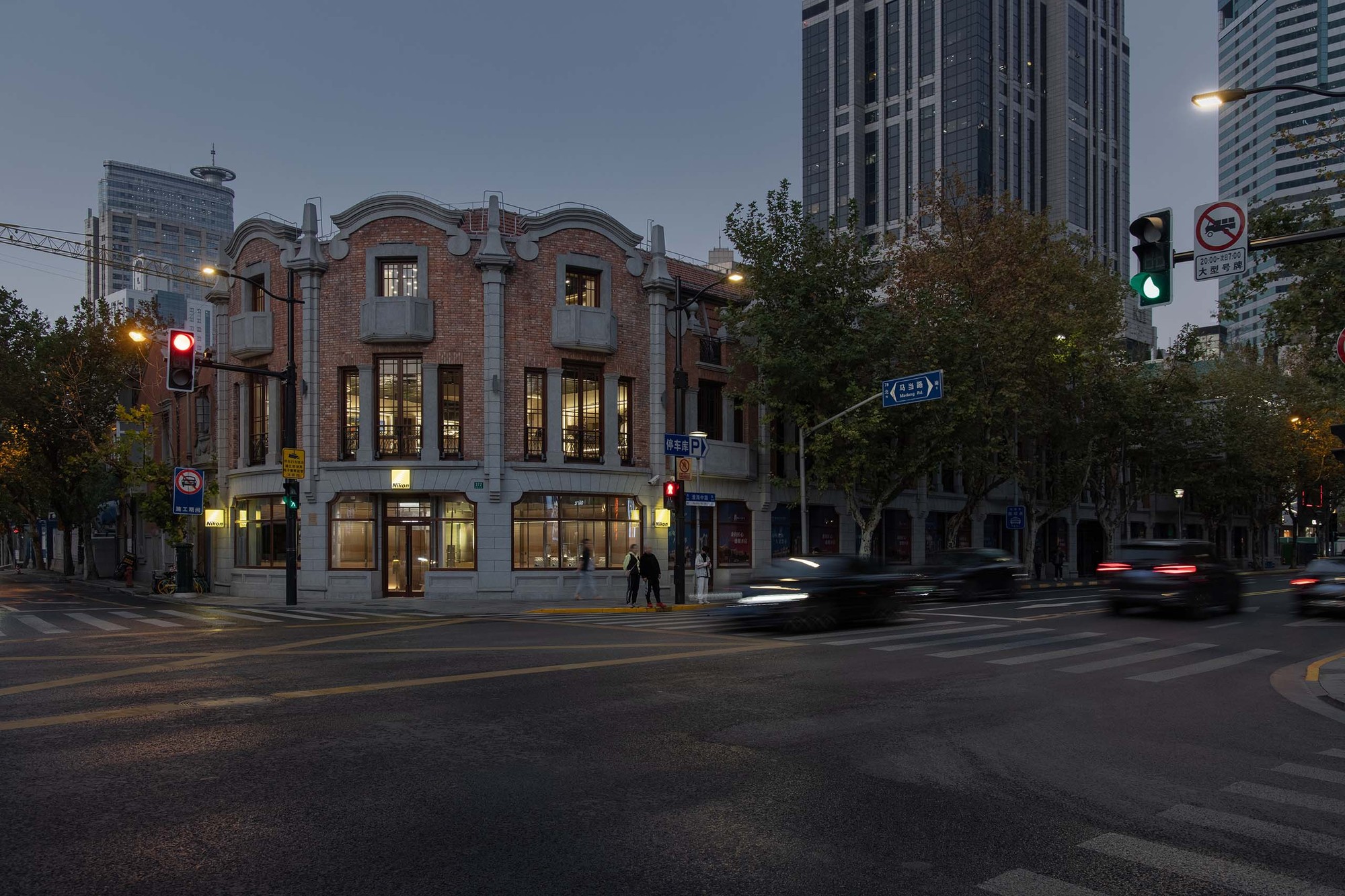 Gallery of Nikon Shanghai Flagship / Lukstudio - 7
