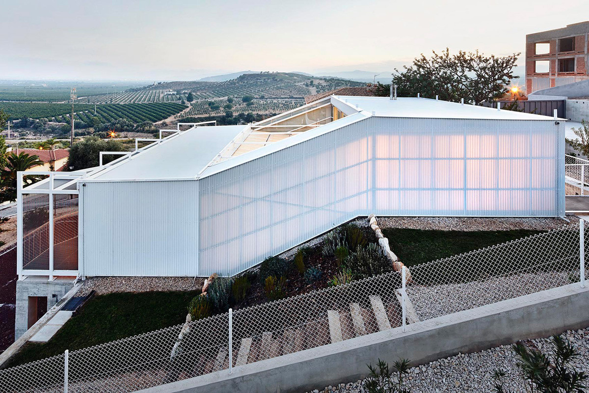Gallery of Why Use Translucent Polycarbonate on Building Facades? - 11