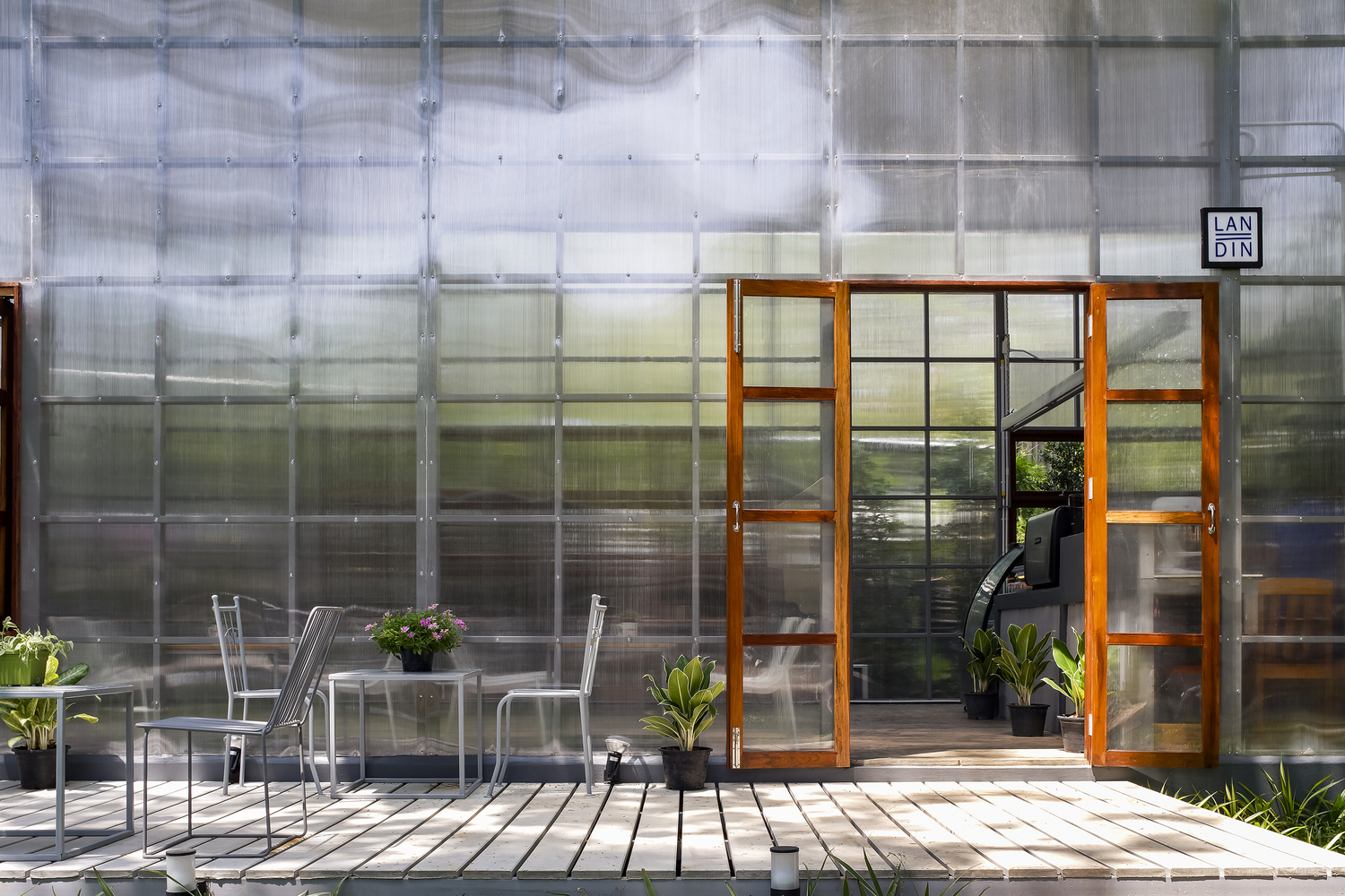 Gallery of Why Use Translucent Polycarbonate on Building Facades? - 12