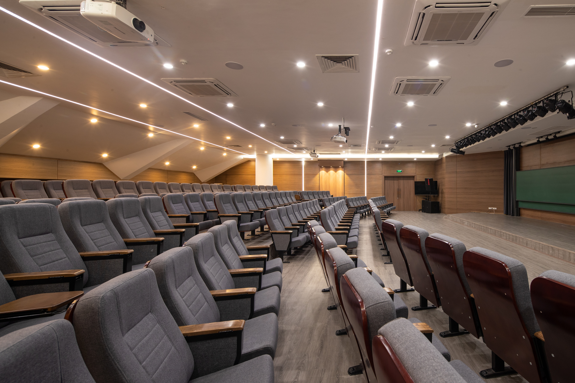 Gallery of The Vietnam Institute for Advanced Study in Mathematics / 1 ...