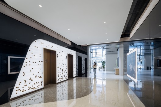 CR8 / DuStudio | ArchDaily