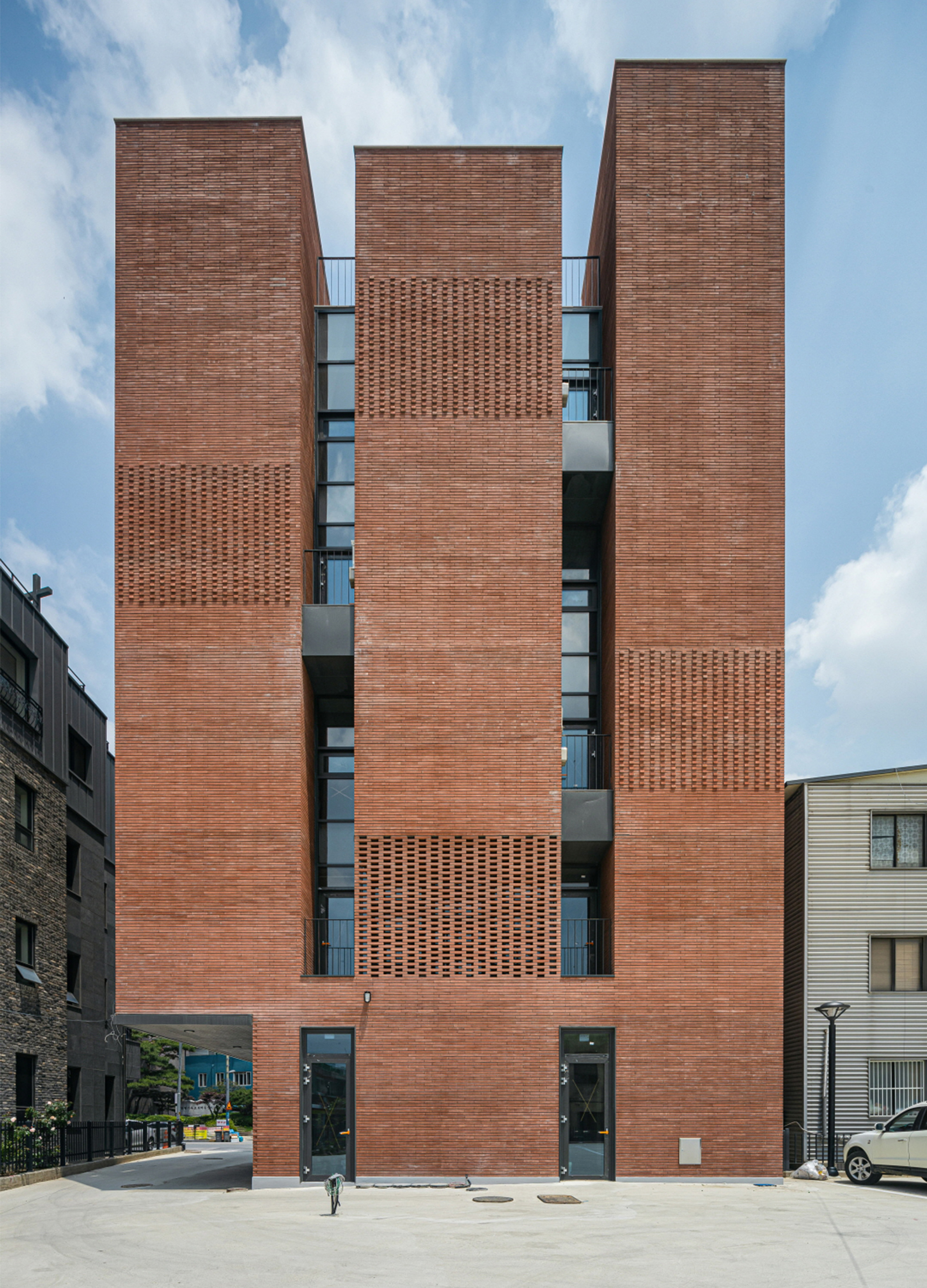 Gallery of Three Boxes Neighborhood Facility / raumst - 6