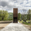 Monument Majer / N/A | ArchDaily