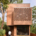Narrow Brick House / Srijit Srinivas - ARCHITECTS | ArchDaily