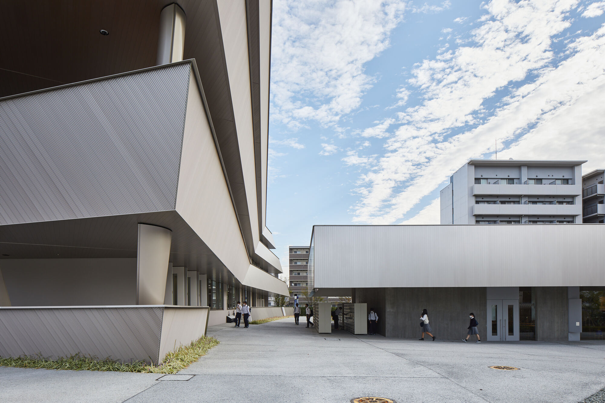 Gallery of Osaka Gakuin University Senior High School / Atsushi ...